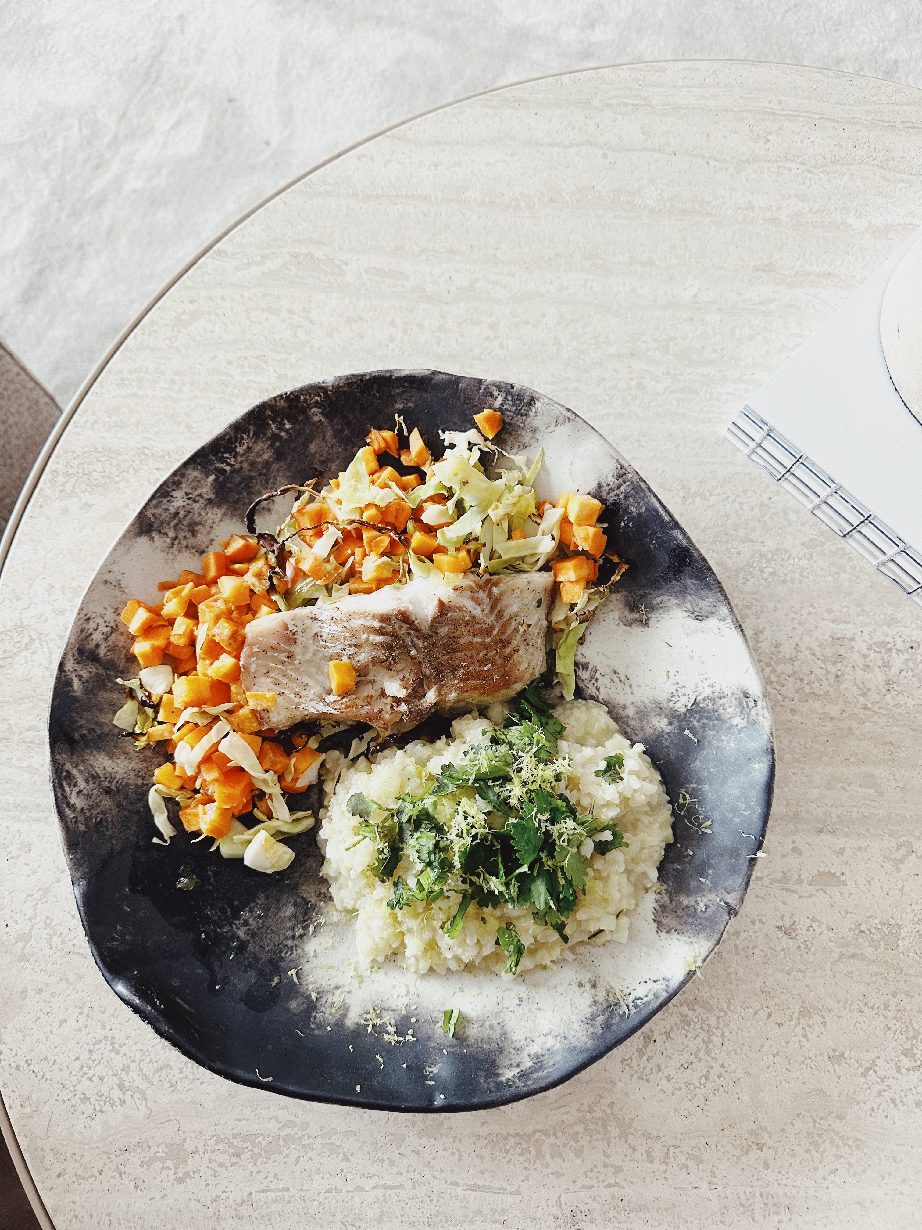 Blomkålsrisotto med fisk & grønt – MonDay Bliss