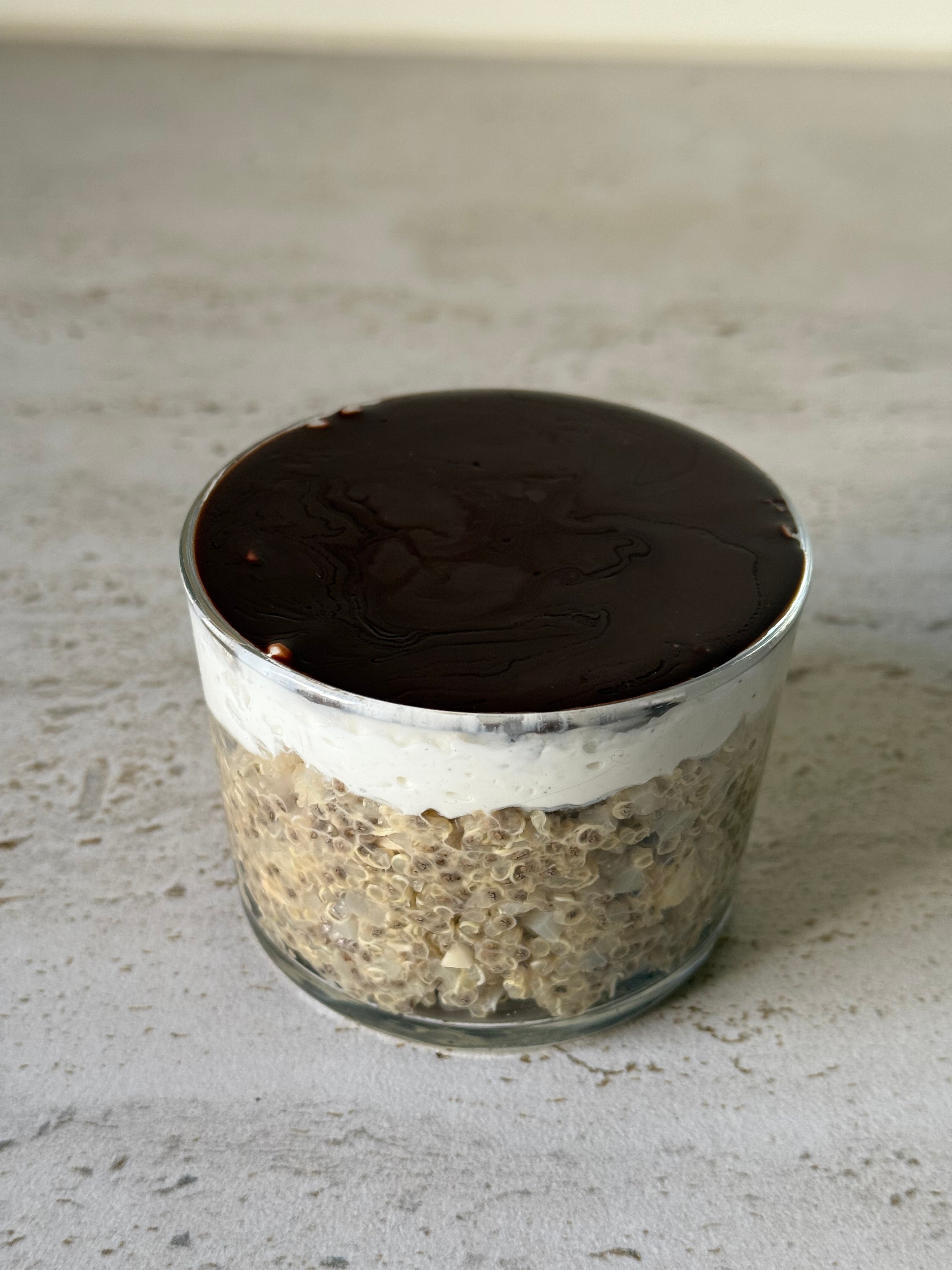 Chia-quinoa grød med kokos skyr og chokolade – MonDay Bliss